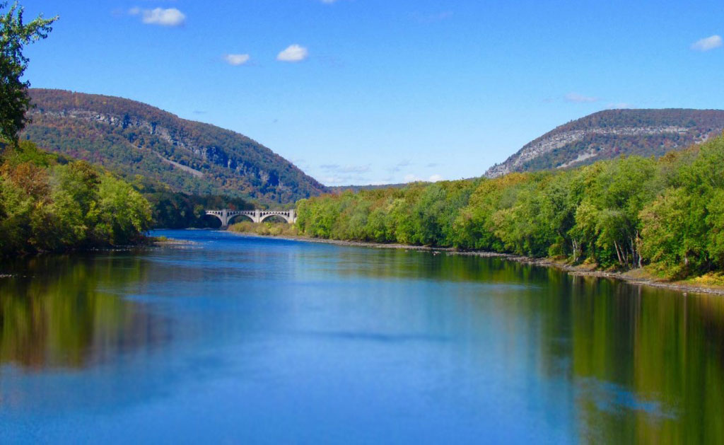 Discover the Romantic Pocono Mountains at the Cherry Valley Manor